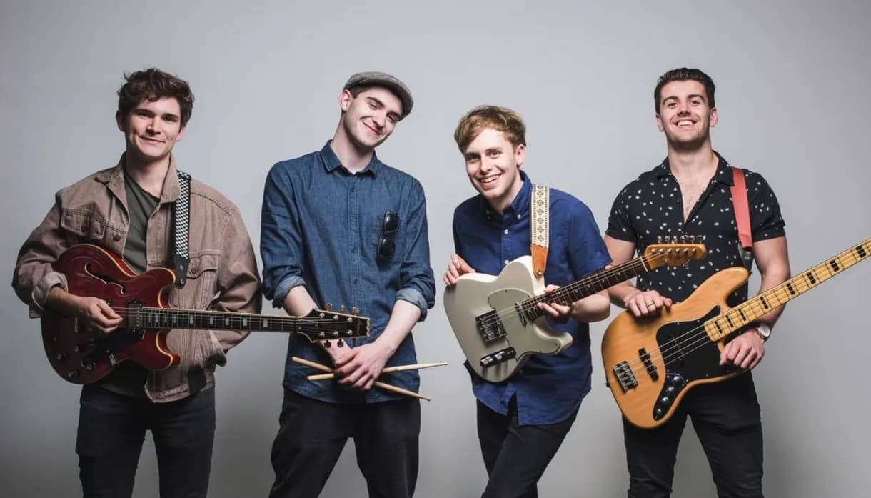 Nhạc rock là gì? Những phong cách nhạc rock có thể bạn yêu thích - Vua Nệm