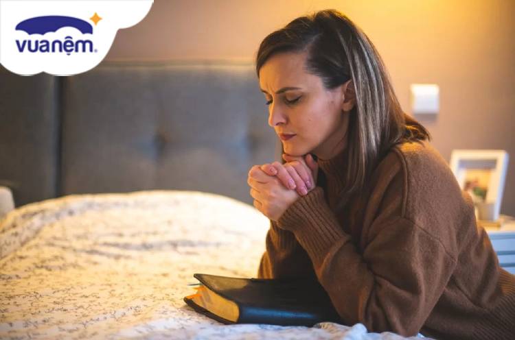 Hướng dẫn đọc kinh tối trước khi đi ngủ, những điều quan trọng cần biết ...